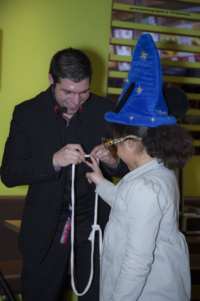 Spectacle de magie - magicien enfants - spectacle McDo - Magie Magicien ...